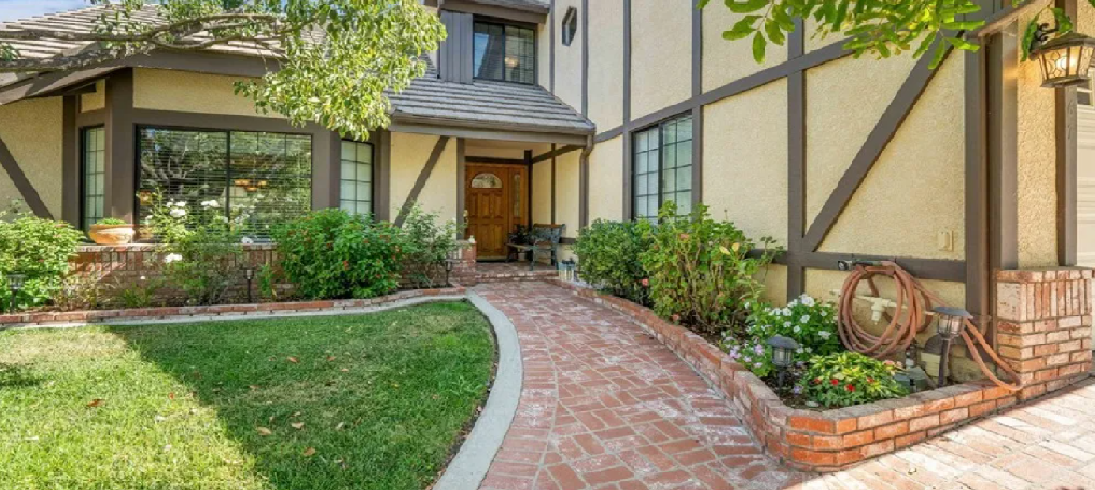 The Poltergeist House is Finally Up For Sale > Horror Facts